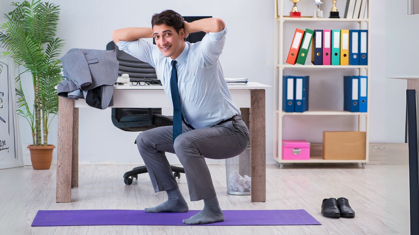 Büro Workout: Fitness am Arbeitsplatz – 7 Übungen für mehr Energie